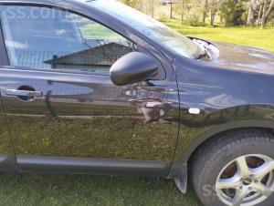 Black Nissan Qashqai 2008 in Ludza, with an engine capacity of 2.00 L and mileage of 181 thousand km for 2500 €, photo 4 on AUTOMOTO.COM.LV