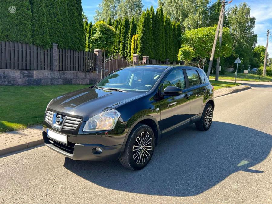 Black Nissan Qashqai 2008 in Vilnius, with an engine capacity of 2.00 L and mileage of 160 thousand km for 2999 €, photo 1 on AUTOMOTO.COM.LV