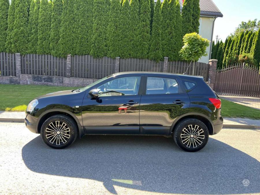 Black Nissan Qashqai 2008 in Vilnius, with an engine capacity of 2.00 L and mileage of 160 thousand km for 2999 €, photo 3 on AUTOMOTO.COM.LV