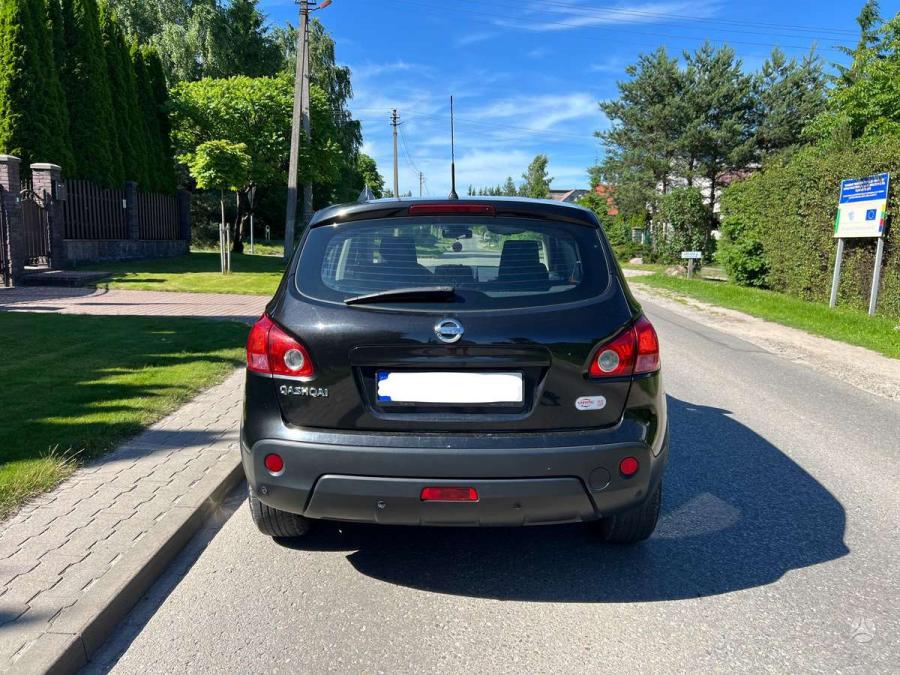 Black Nissan Qashqai 2008 in Vilnius, with an engine capacity of 2.00 L and mileage of 160 thousand km for 2999 €, photo 6 on AUTOMOTO.COM.LV