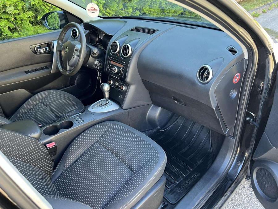 Black Nissan Qashqai 2008 in Vilnius, with an engine capacity of 2.00 L and mileage of 160 thousand km for 2999 €, photo 12 on AUTOMOTO.COM.LV
