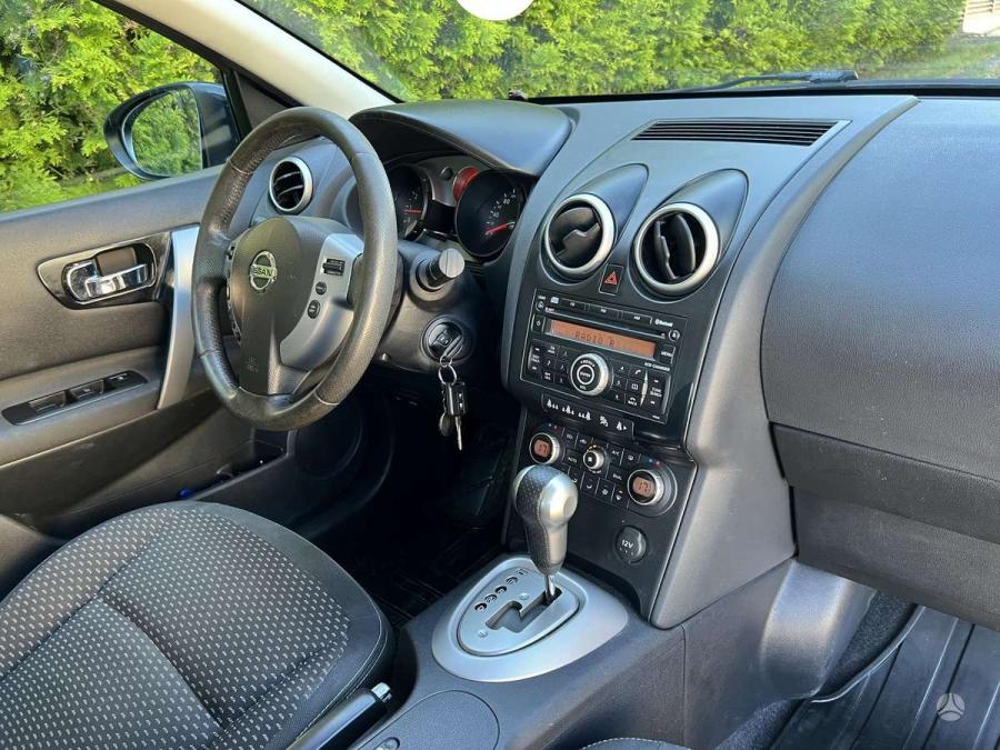 Black Nissan Qashqai 2008 in Vilnius, with an engine capacity of 2.00 L and mileage of 160 thousand km for 2999 €, photo 13 on AUTOMOTO.COM.LV
