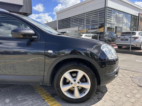 Black Nissan Qashqai 2009 in Siauliai, with an engine capacity of 1.50 L and mileage of 253 thousand km for 4300 €, photo 5 on AUTOMOTO.COM.LV