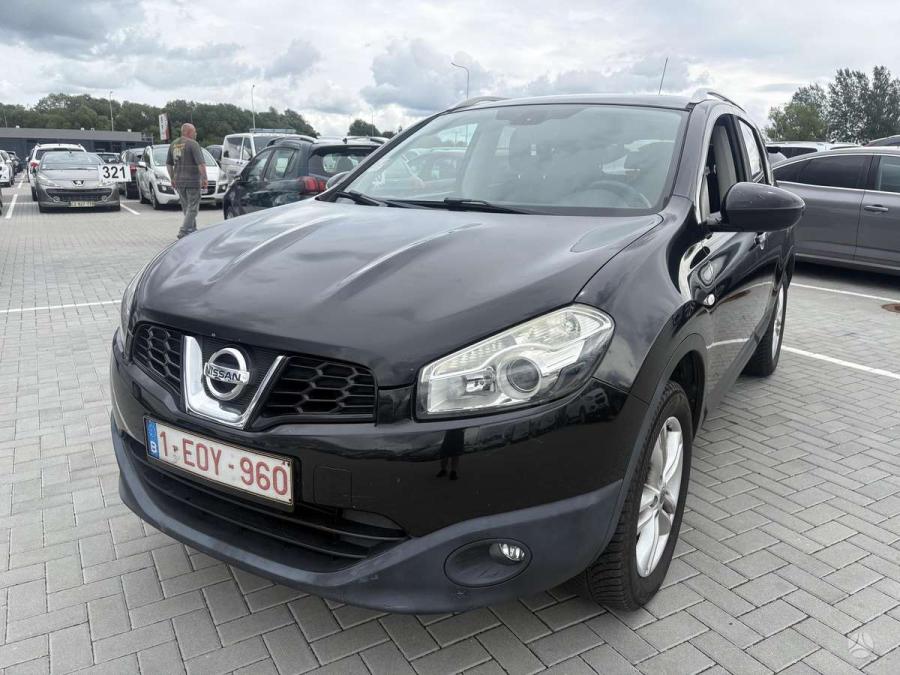 Black Nissan Qashqai 2010 in Taurage, with an engine capacity of 1.50 L and mileage of 253 thousand km for 3750 €, photo 4 on AUTOMOTO.COM.LV