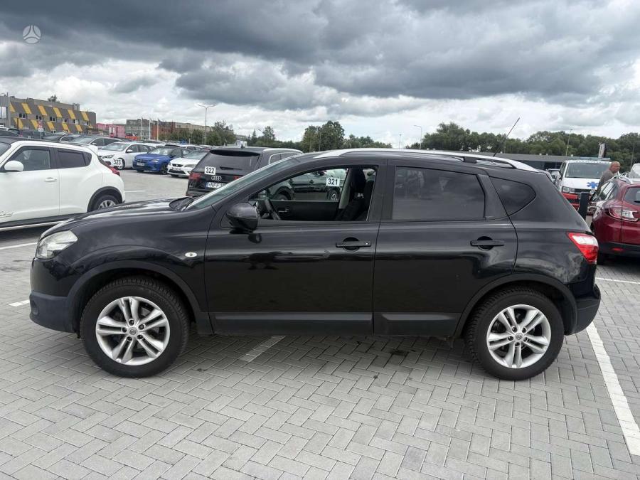 Black Nissan Qashqai 2010 in Taurage, with an engine capacity of 1.50 L and mileage of 253 thousand km for 3750 €, photo 5 on AUTOMOTO.COM.LV