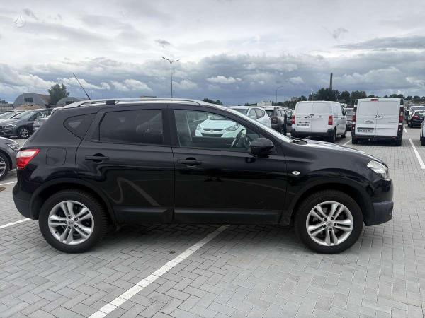 Melns Nissan Qashqai 2010 Tauragė, ar dzinēja tilpumu 1.50 L un nobraukumu 253 tūkst. km par 3750 €, foto 8 vietnē AUTOMOTO.COM.LV
