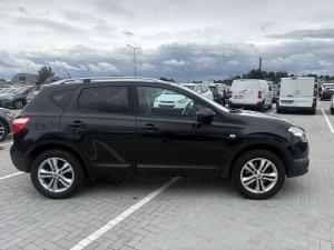 Black Nissan Qashqai 2010 in Taurage, with an engine capacity of 1.50 L and mileage of 253 thousand km for 3750 €, photo 9 on AUTOMOTO.COM.LV