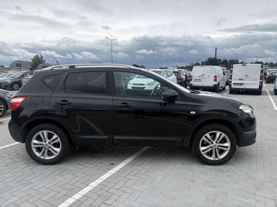 Black Nissan Qashqai 2010 in Taurage, with an engine capacity of 1.50 L and mileage of 253 thousand km for 3750 €, photo 9 on AUTOMOTO.COM.LV