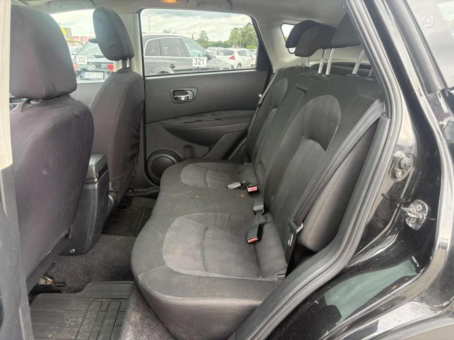 Black Nissan Qashqai 2010 in Taurage, with an engine capacity of 1.50 L and mileage of 253 thousand km for 3750 €, photo 12 on AUTOMOTO.COM.LV