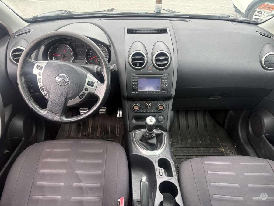 Black Nissan Qashqai 2010 in Taurage, with an engine capacity of 1.50 L and mileage of 253 thousand km for 3750 €, photo 13 on AUTOMOTO.COM.LV