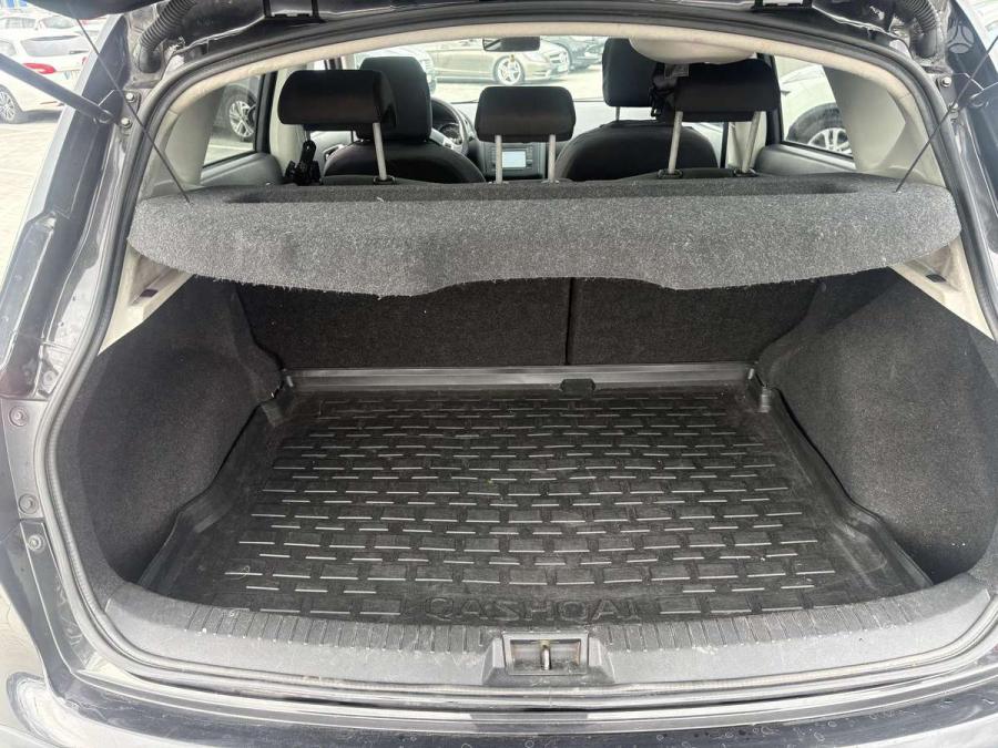 Black Nissan Qashqai 2010 in Taurage, with an engine capacity of 1.50 L and mileage of 253 thousand km for 3750 €, photo 15 on AUTOMOTO.COM.LV