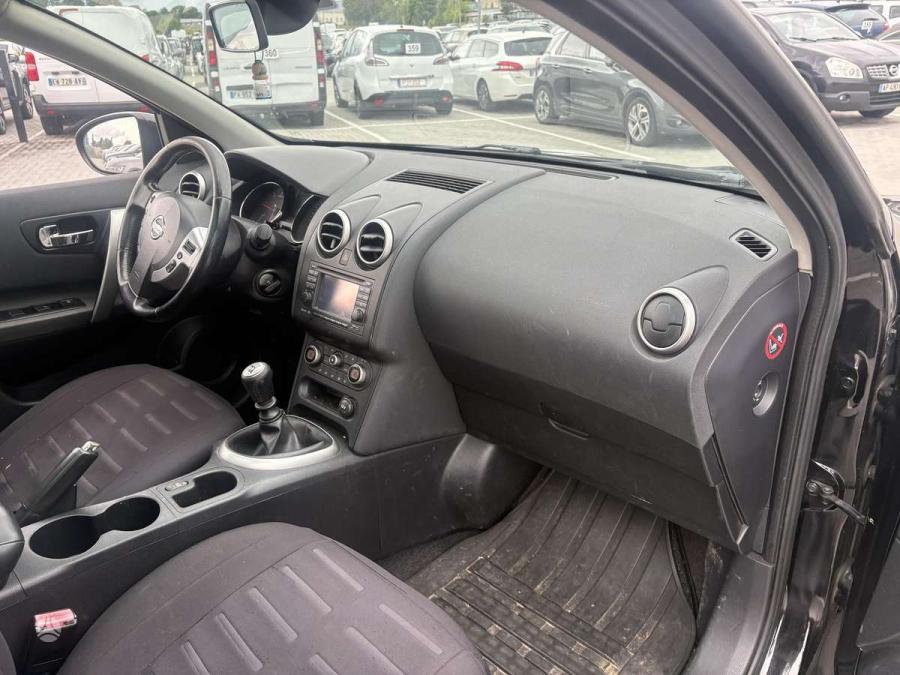 Black Nissan Qashqai 2010 in Taurage, with an engine capacity of 1.50 L and mileage of 253 thousand km for 3750 €, photo 17 on AUTOMOTO.COM.LV