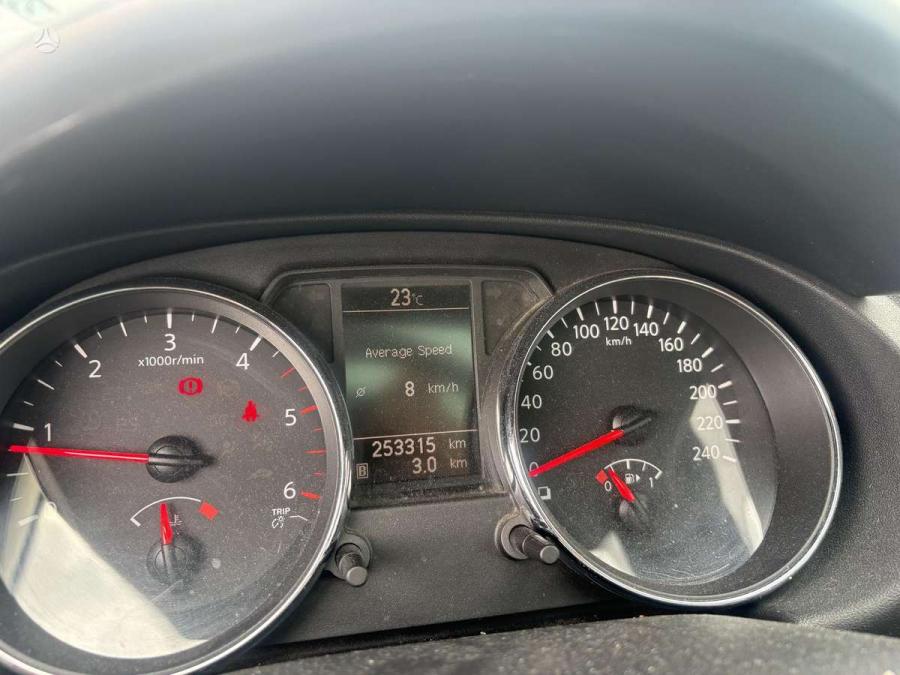 Black Nissan Qashqai 2010 in Taurage, with an engine capacity of 1.50 L and mileage of 253 thousand km for 3750 €, photo 20 on AUTOMOTO.COM.LV
