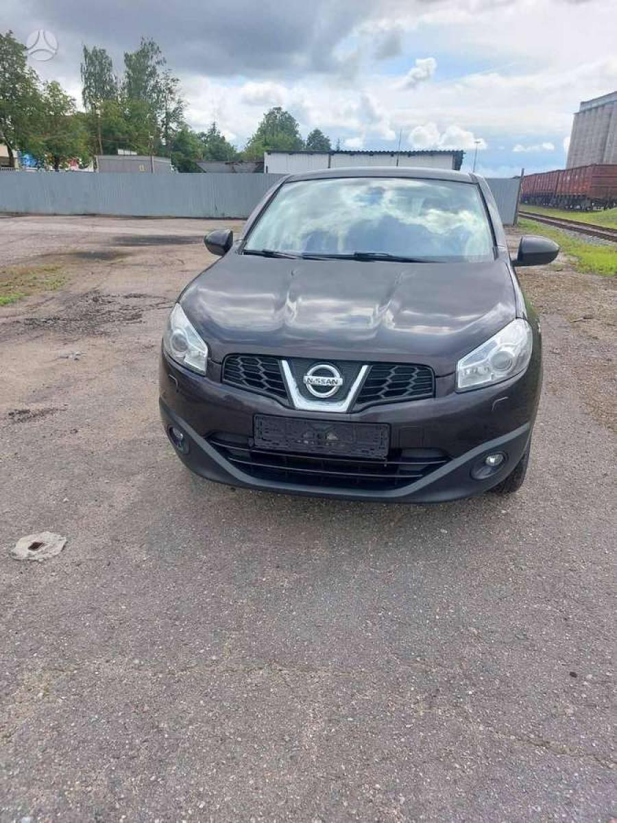 Black Nissan Qashqai 2011 in Marijampole, with an engine capacity of 1.60 L and mileage of 292 thousand km for 4250 €, photo 1 on AUTOMOTO.COM.LV