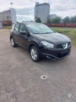 Black Nissan Qashqai 2011 in Marijampole, with an engine capacity of 1.60 L and mileage of 292 thousand km for 4250 €, photo 2 on AUTOMOTO.COM.LV
