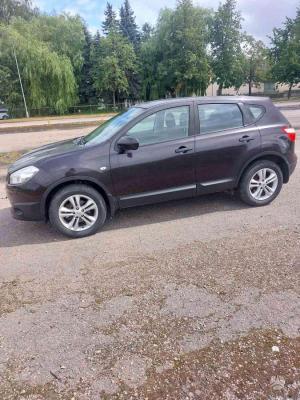 Black Nissan Qashqai 2011 in Marijampole, with an engine capacity of 1.60 L and mileage of 292 thousand km for 4250 €, photo 7 on AUTOMOTO.COM.LV