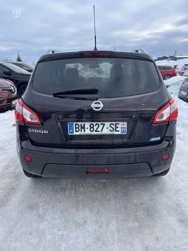 Melns Nissan Qashqai 2011 Tauragė, ar dzinēja tilpumu 1.46 L un nobraukumu 238 tūkst. km par 4400 €, foto 4 vietnē AUTOMOTO.COM.LV