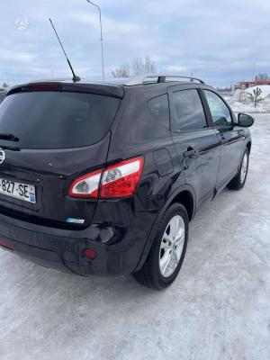 Black Nissan Qashqai 2011 in Taurage, with an engine capacity of 1.46 L and mileage of 238 thousand km for 4400 €, photo 5 on AUTOMOTO.COM.LV
