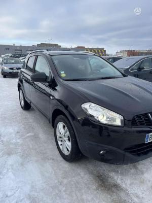 Black Nissan Qashqai 2011 in Taurage, with an engine capacity of 1.46 L and mileage of 238 thousand km for 4400 €, photo 6 on AUTOMOTO.COM.LV