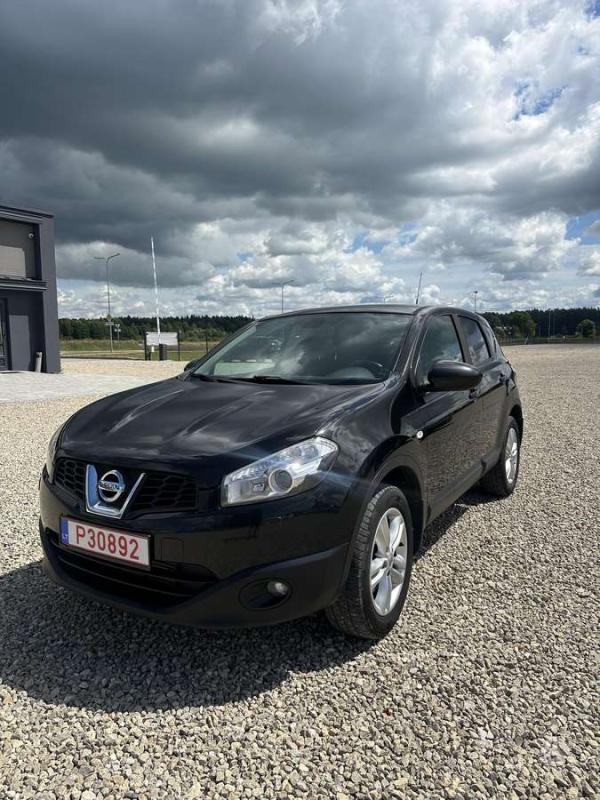 Black Nissan Qashqai 2011 in Taurage, with an engine capacity of 1.50 L and mileage of 254 thousand km for 4200 €, photo 1 on AUTOMOTO.COM.LV
