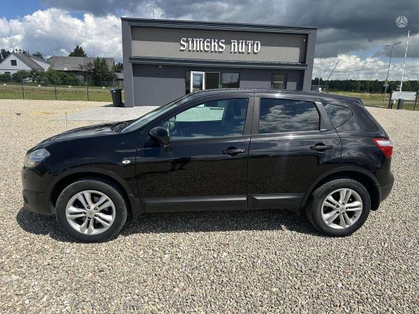 Black Nissan Qashqai 2011 in Taurage, with an engine capacity of 1.50 L and mileage of 254 thousand km for 4200 €, photo 3 on AUTOMOTO.COM.LV