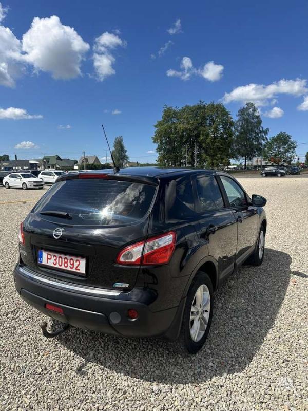 Black Nissan Qashqai 2011 in Taurage, with an engine capacity of 1.50 L and mileage of 254 thousand km for 4200 €, photo 5 on AUTOMOTO.COM.LV