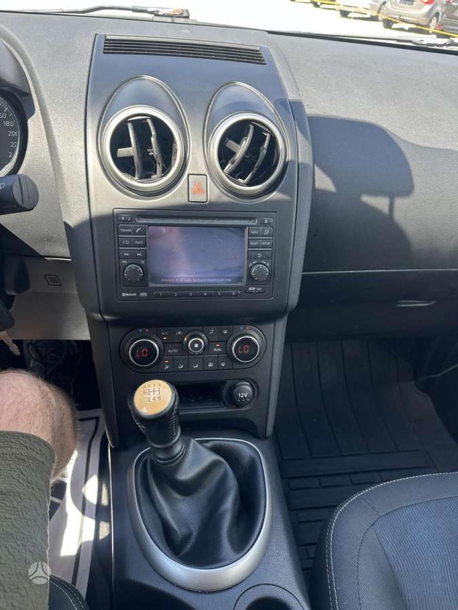 Melns Nissan Qashqai 2011 Tauragė, ar dzinēja tilpumu 1.50 L un nobraukumu 254 tūkst. km par 4200 €, foto 12 vietnē AUTOMOTO.COM.LV