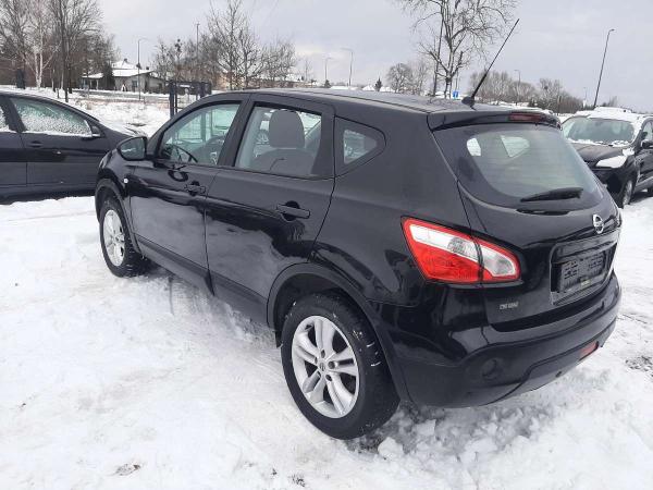 Black Nissan Qashqai 2012 in Kaunas, with an engine capacity of 1.50 L and mileage of 172 thousand km for 5450 €, photo 7 on AUTOMOTO.COM.LV