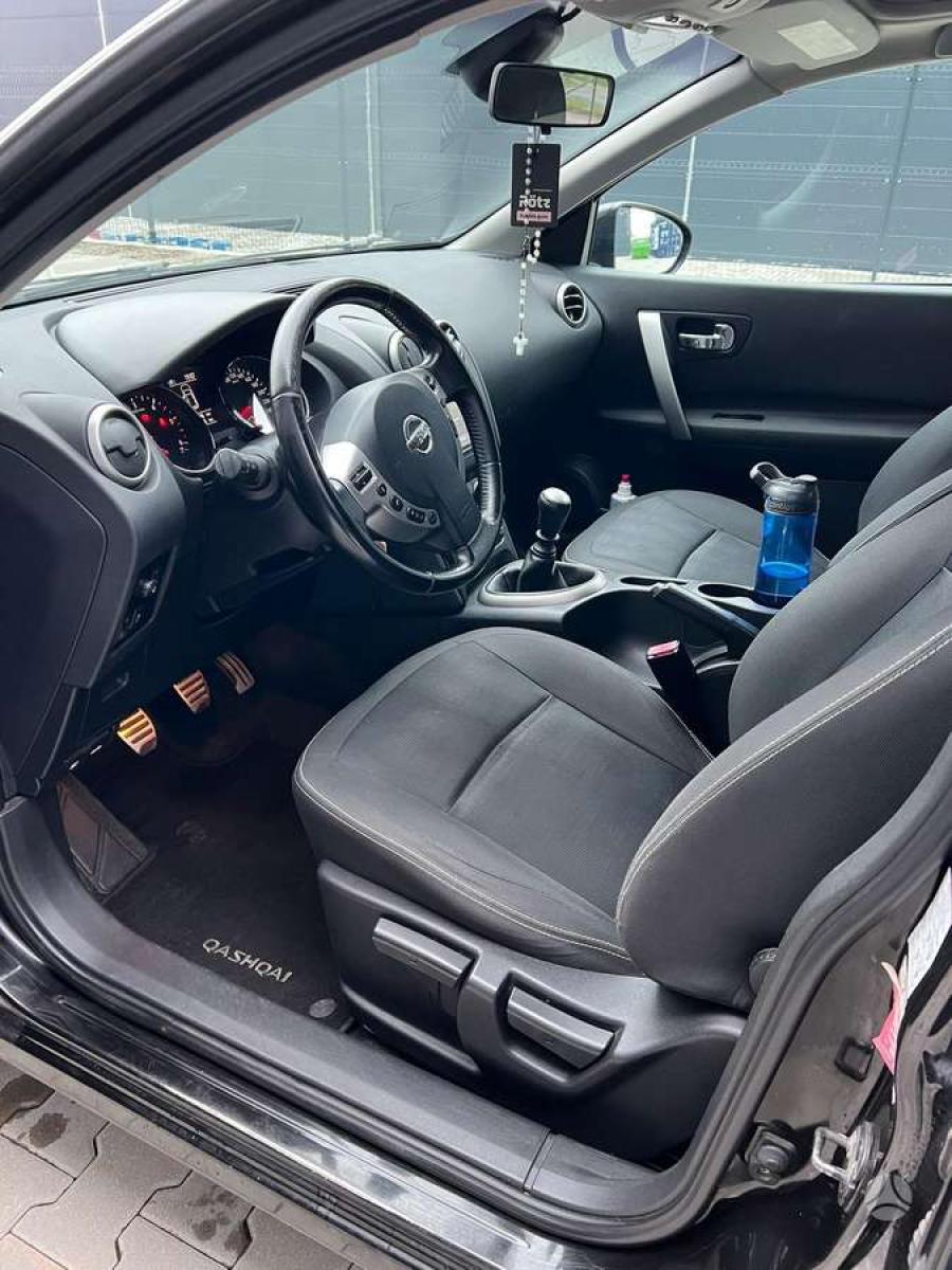 Melns Nissan Qashqai 2012 Klaipėda, ar dzinēja tilpumu 1.46 L un nobraukumu 198 tūkst. km par 4400 €, foto 9 vietnē AUTOMOTO.COM.LV