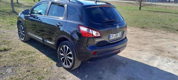 Black Nissan Qashqai 2013 in Kaunas, with an engine capacity of 1.60 L and mileage of 190 thousand km for 5850 €, photo 3 on AUTOMOTO.COM.LV