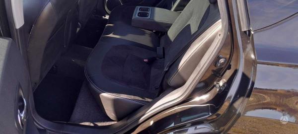 Black Nissan Qashqai 2013 in Kaunas, with an engine capacity of 1.60 L and mileage of 190 thousand km for 5850 €, photo 5 on AUTOMOTO.COM.LV
