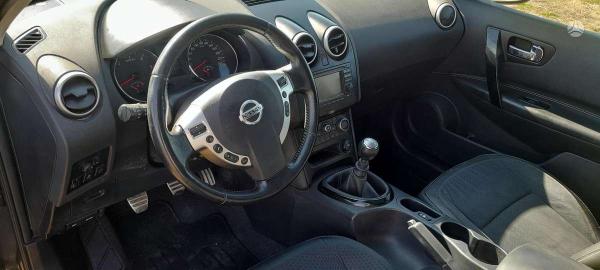 Black Nissan Qashqai 2013 in Kaunas, with an engine capacity of 1.60 L and mileage of 190 thousand km for 5850 €, photo 7 on AUTOMOTO.COM.LV