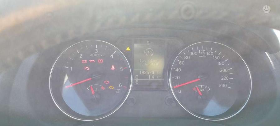 Black Nissan Qashqai 2013 in Kaunas, with an engine capacity of 1.60 L and mileage of 190 thousand km for 5850 €, photo 11 on AUTOMOTO.COM.LV