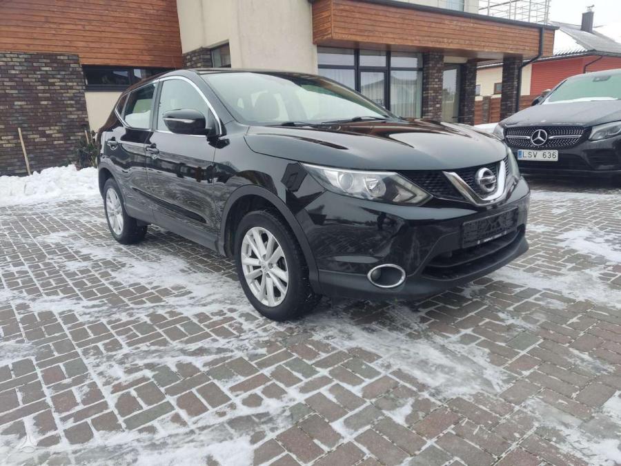 Black Nissan Qashqai 2014 in Pakruojis, with an engine capacity of 1.20 L and mileage of 198 thousand km for 6450 €, photo 1 on AUTOMOTO.COM.LV