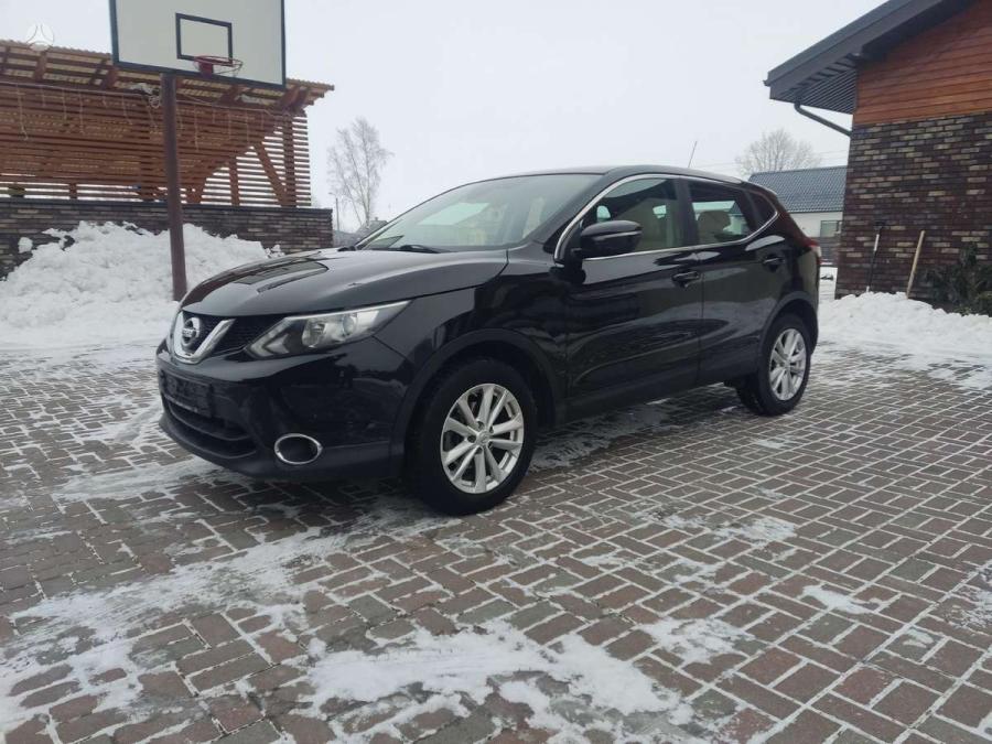 Black Nissan Qashqai 2014 in Pakruojis, with an engine capacity of 1.20 L and mileage of 198 thousand km for 6450 €, photo 2 on AUTOMOTO.COM.LV