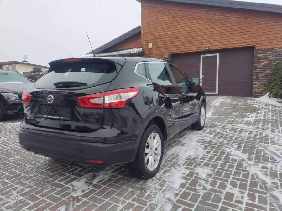 Black Nissan Qashqai 2014 in Pakruojis, with an engine capacity of 1.20 L and mileage of 198 thousand km for 6450 €, photo 6 on AUTOMOTO.COM.LV