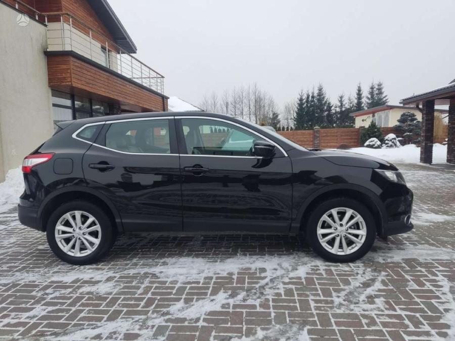 Black Nissan Qashqai 2014 in Pakruojis, with an engine capacity of 1.20 L and mileage of 198 thousand km for 6450 €, photo 8 on AUTOMOTO.COM.LV