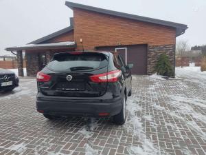 Black Nissan Qashqai 2014 in Pakruojis, with an engine capacity of 1.20 L and mileage of 198 thousand km for 6450 €, photo 10 on AUTOMOTO.COM.LV