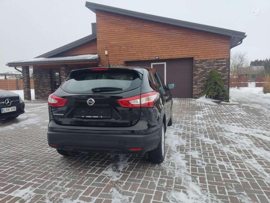 Black Nissan Qashqai 2014 in Pakruojis, with an engine capacity of 1.20 L and mileage of 198 thousand km for 6450 €, photo 10 on AUTOMOTO.COM.LV