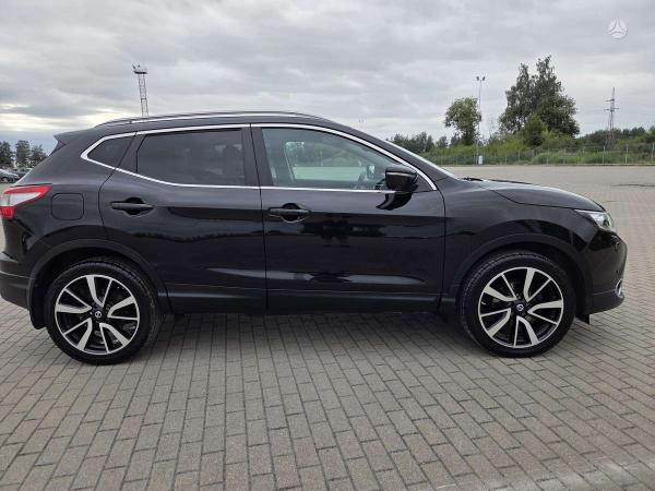 Black Nissan Qashqai 2014 in Marijampole, with an engine capacity of 1.20 L and mileage of 70 thousand km for 6900 €, photo 4 on AUTOMOTO.COM.LV