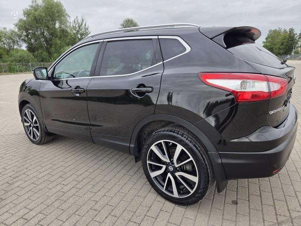 Black Nissan Qashqai 2014 in Marijampole, with an engine capacity of 1.20 L and mileage of 70 thousand km for 6900 €, photo 7 on AUTOMOTO.COM.LV