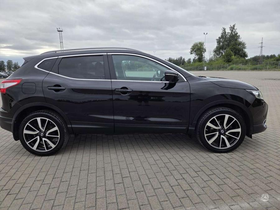 Black Nissan Qashqai 2014 in Marijampole, with an engine capacity of 1.20 L and mileage of 70 thousand km for 6350 €, photo 4 on AUTOMOTO.COM.LV