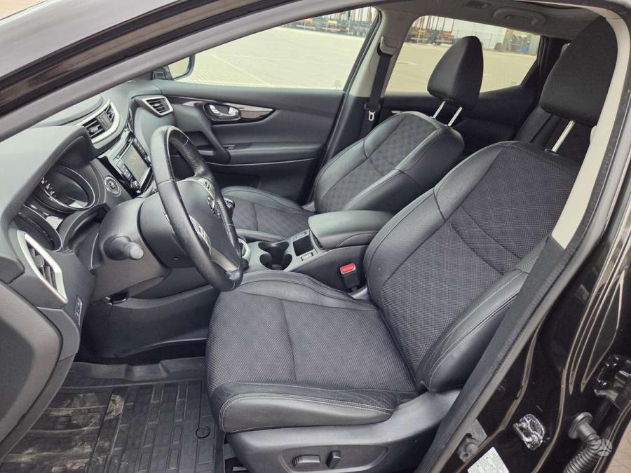 Black Nissan Qashqai 2014 in Marijampole, with an engine capacity of 1.20 L and mileage of 70 thousand km for 6350 €, photo 13 on AUTOMOTO.COM.LV
