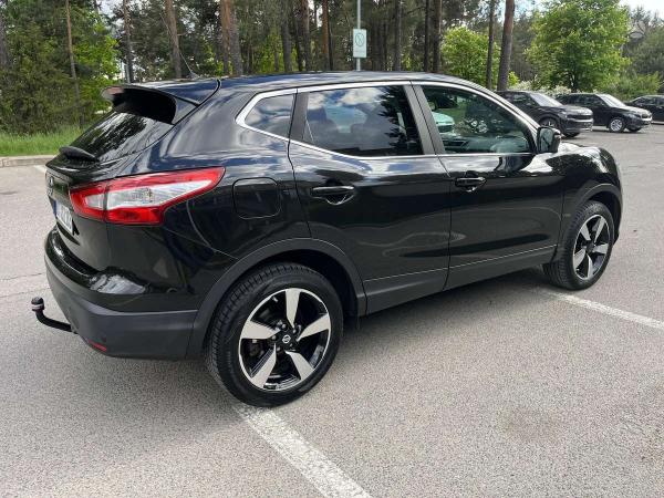 Black Nissan Qashqai 2015 in Vilnius, with an engine capacity of 1.20 L and mileage of 105 thousand km for 8150 €, photo 9 on AUTOMOTO.COM.LV