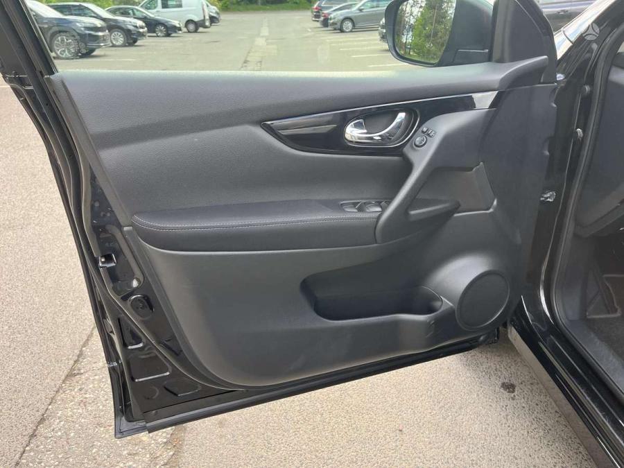 Melns Nissan Qashqai 2015 Viļņa, ar dzinēja tilpumu 1.20 L un nobraukumu 105 tūkst. km par 8150 €, foto 15 vietnē AUTOMOTO.COM.LV