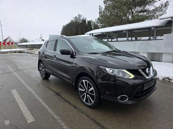 Black Nissan Qashqai 2016 in Marijampole, with an engine capacity of 1.46 L and mileage of 212 thousand km for 8990 €, photo 1 on AUTOMOTO.COM.LV