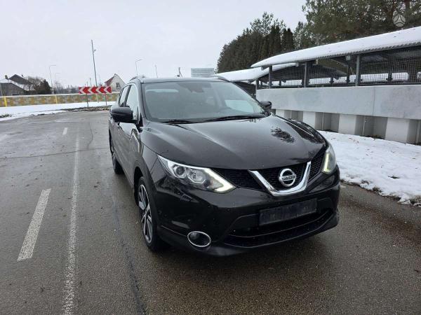 Black Nissan Qashqai 2016 in Marijampole, with an engine capacity of 1.46 L and mileage of 212 thousand km for 8990 €, photo 2 on AUTOMOTO.COM.LV