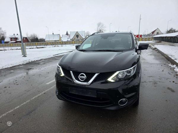 Black Nissan Qashqai 2016 in Marijampole, with an engine capacity of 1.46 L and mileage of 212 thousand km for 8990 €, photo 3 on AUTOMOTO.COM.LV