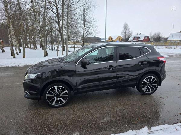 Black Nissan Qashqai 2016 in Marijampole, with an engine capacity of 1.46 L and mileage of 212 thousand km for 8990 €, photo 7 on AUTOMOTO.COM.LV
