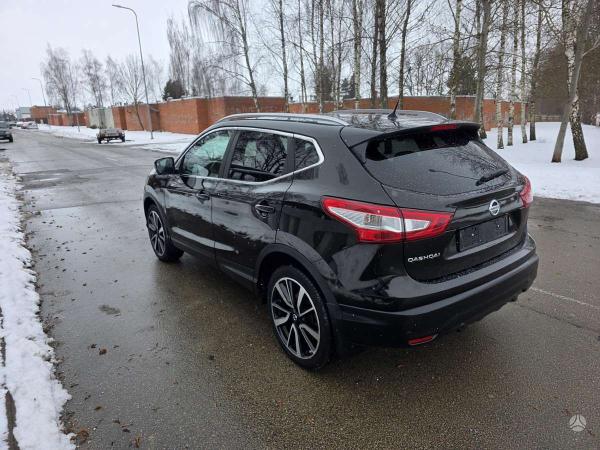 Black Nissan Qashqai 2016 in Marijampole, with an engine capacity of 1.46 L and mileage of 212 thousand km for 8990 €, photo 10 on AUTOMOTO.COM.LV